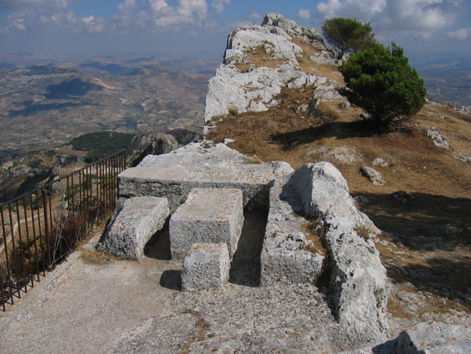 Caltabellotta Ancient Temple : The Megalithic Portal and Megalith Map: