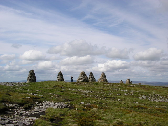 Nine Standards Rigg [Hartley Fell] Long Barrow : The Megalithic Portal ...