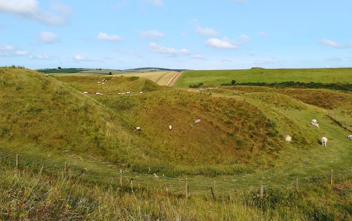 Maiden Castle (Dorset) Hillfort : The Megalithic Portal and Megalith Map: