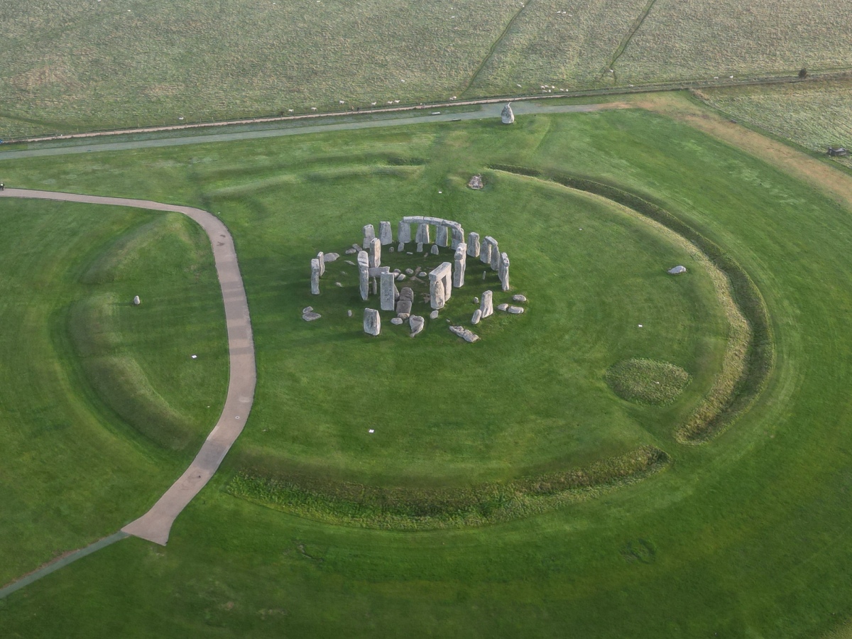 Stonehenge. Stone Circle : The Megalithic Portal and Megalith Map: