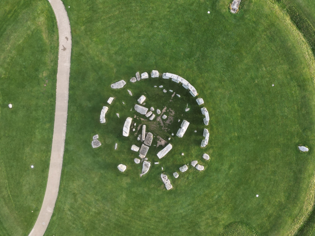Stonehenge. Stone Circle : The Megalithic Portal and Megalith Map:
