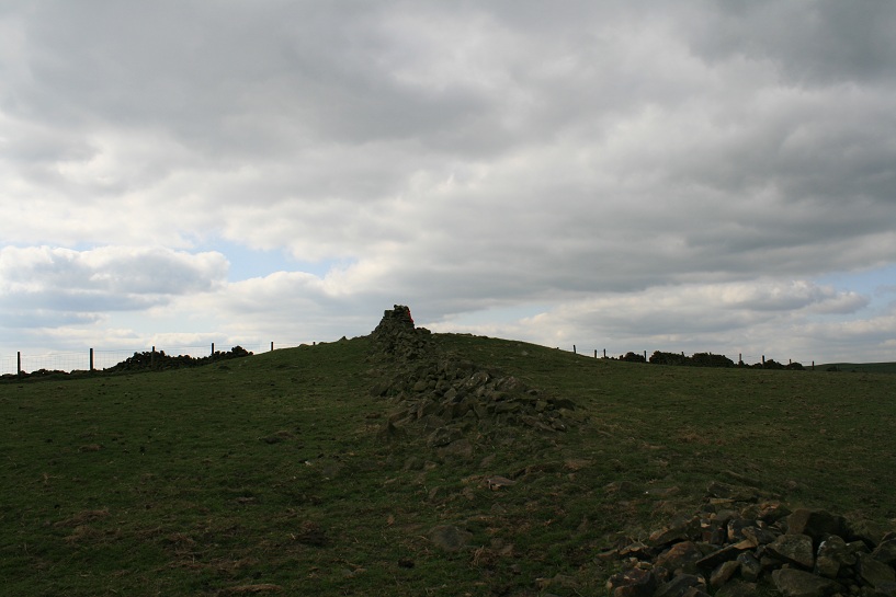 Charles Head Round Barrow(s) : The Megalithic Portal and Megalith Map: