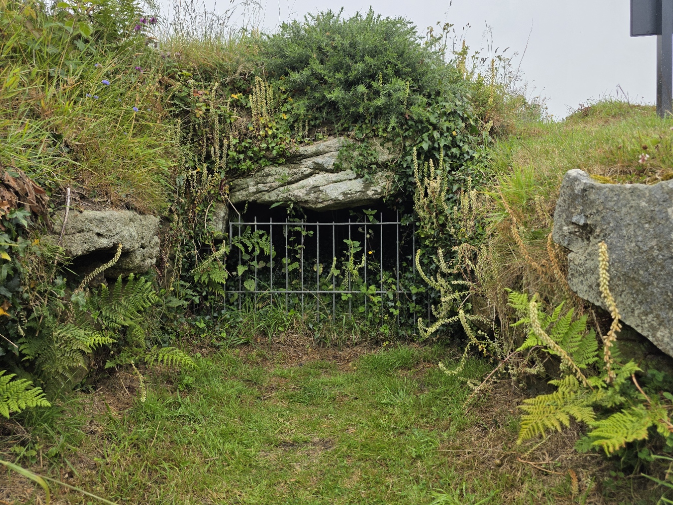 Chysauster Fogou Souterrain (Fogou, Earth House) : The Megalithic ...