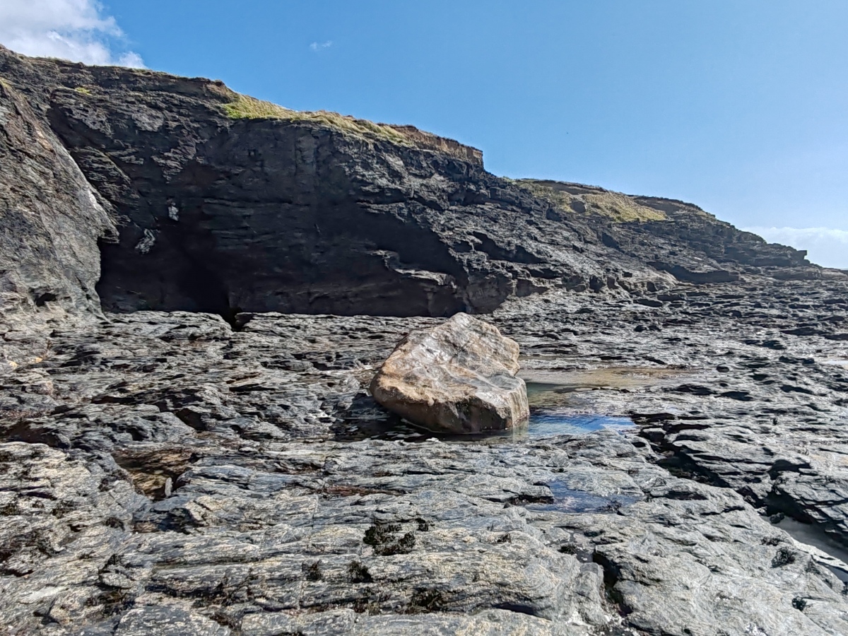 Porthleven Gneiss Erratic (Giant's Rock), Cornwall | Megalithic Portal