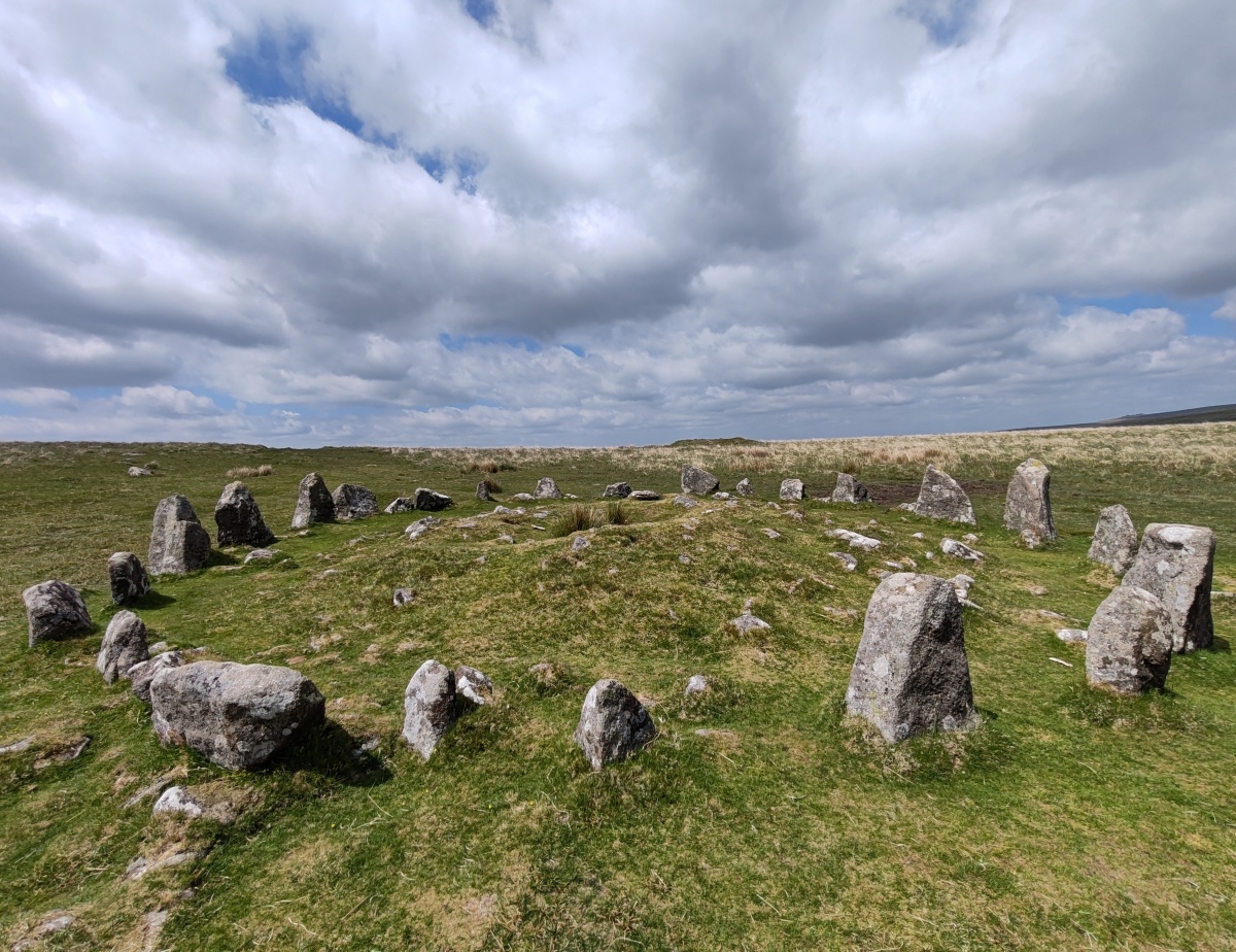 Down Tor circle [Hingston Hill circle] Stone Circle : The Megalithic ...