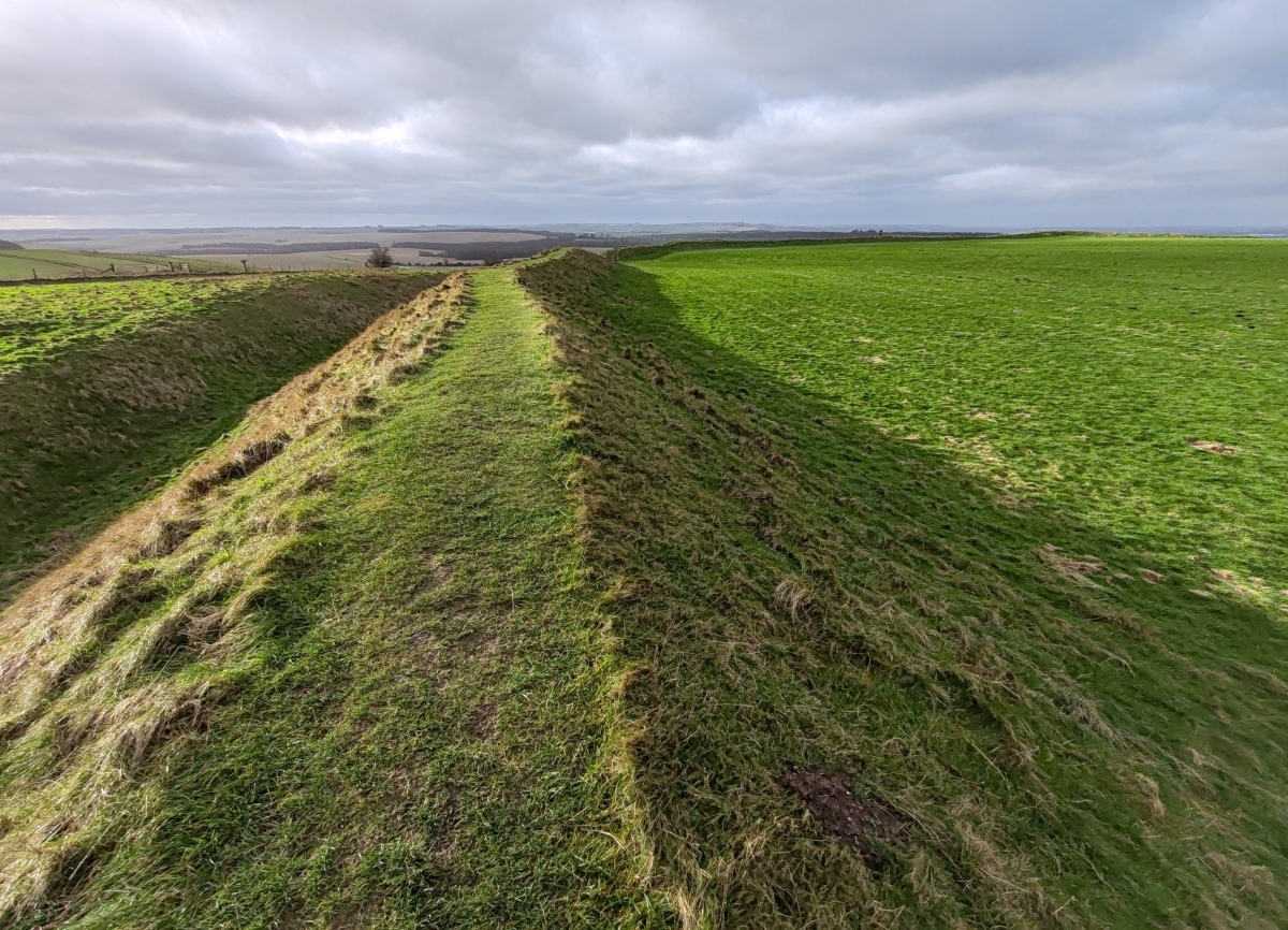 Uffington Castle Hillfort : The Megalithic Portal and Megalith Map: