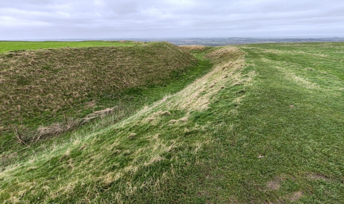 Uffington Castle Hillfort : The Megalithic Portal and Megalith Map: