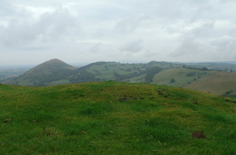 Caer Caradoc Round Barrow Round Barrow(s) : The Megalithic Portal and ...