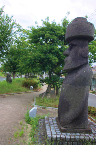 Moyai Dōri promenade [もやい通り, 屋根のない博物館 Yane no nai Hakubutsukan] Modern ...