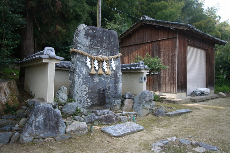 Amakashi-no-Tateishi [甘樫の立石] Standing Stone (Menhir) : The Megalithic ...