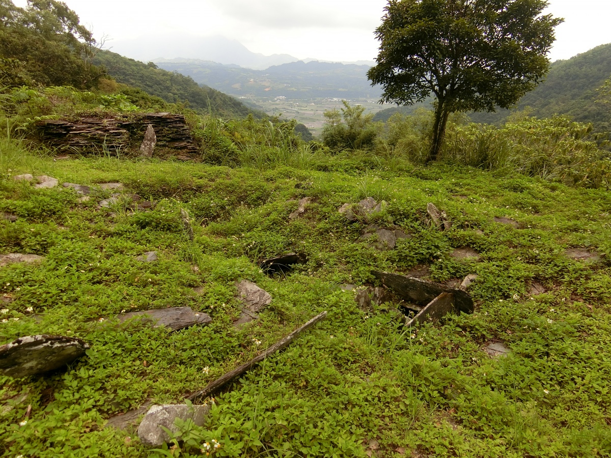 Palan necropolis [巴蘭 Balan 初鹿 Chulu] Cist : The Megalithic Portal and ...