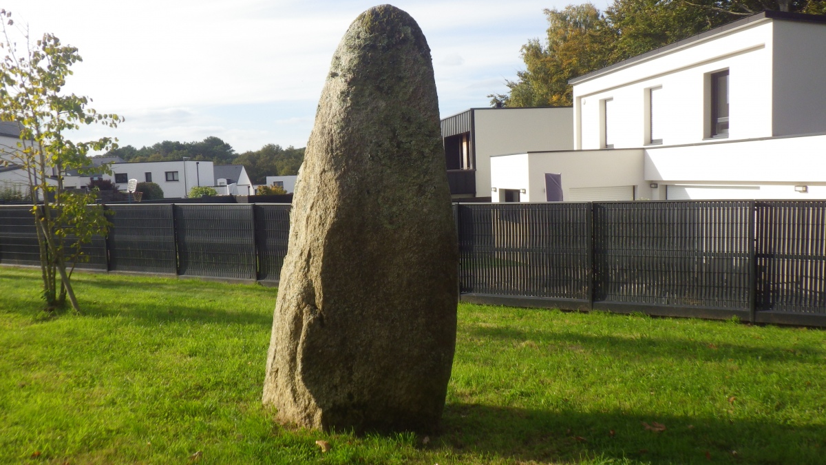 Menhir de Kerbiquette 1 Standing Stone (Menhir) : The Megalithic Portal ...