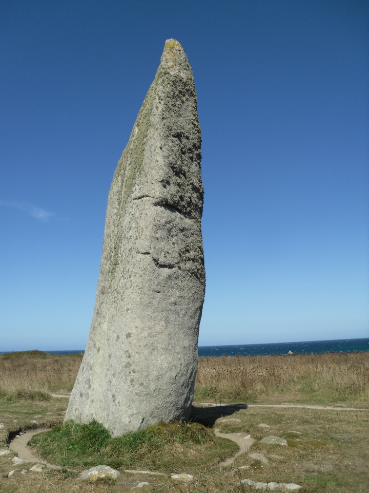 Menhir de Kergoarat [Saint-Eden menhir, Menhir de Cam Louis] Standing ...