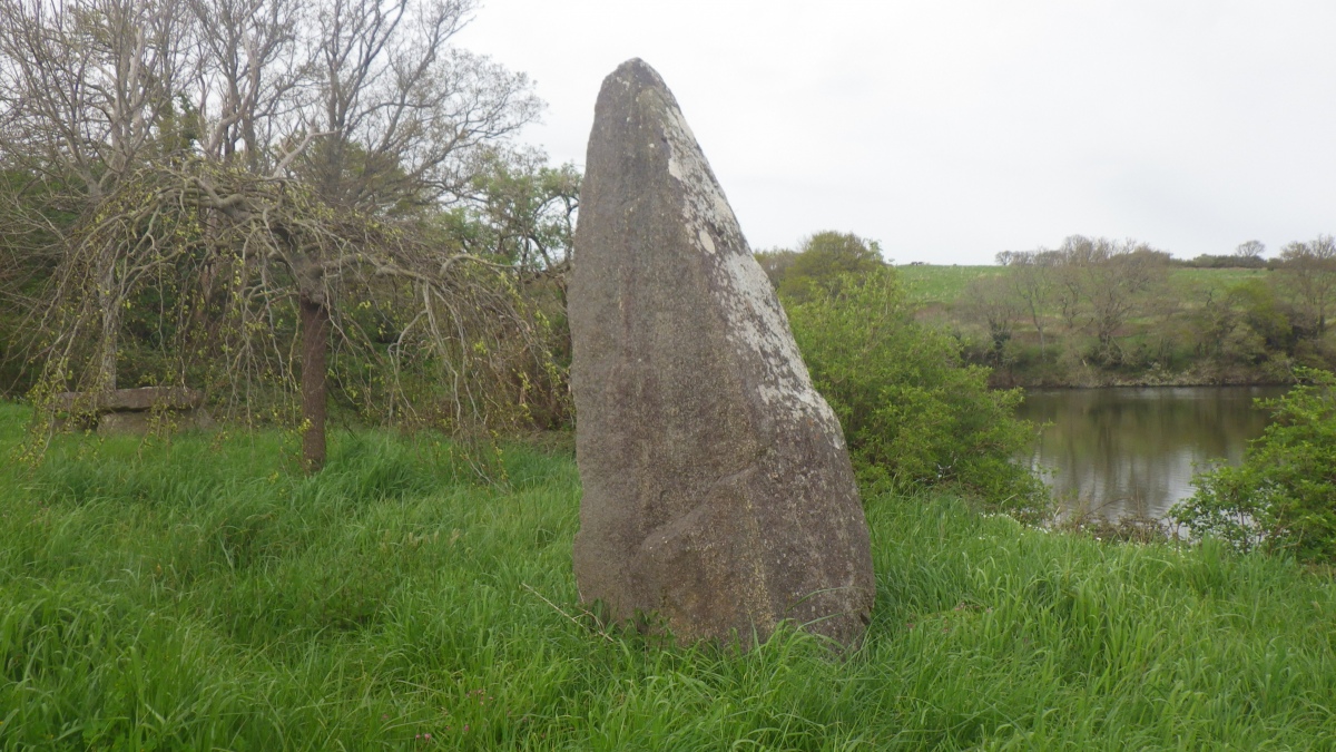 Menhir de Keristinec Standing Stone (Menhir) : The Megalithic Portal ...