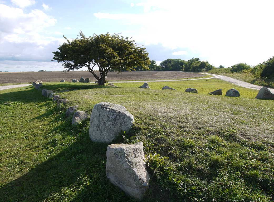 Nobbin Riesenberg [Sprockhoff 466] Long Barrow : The Megalithic Portal ...
