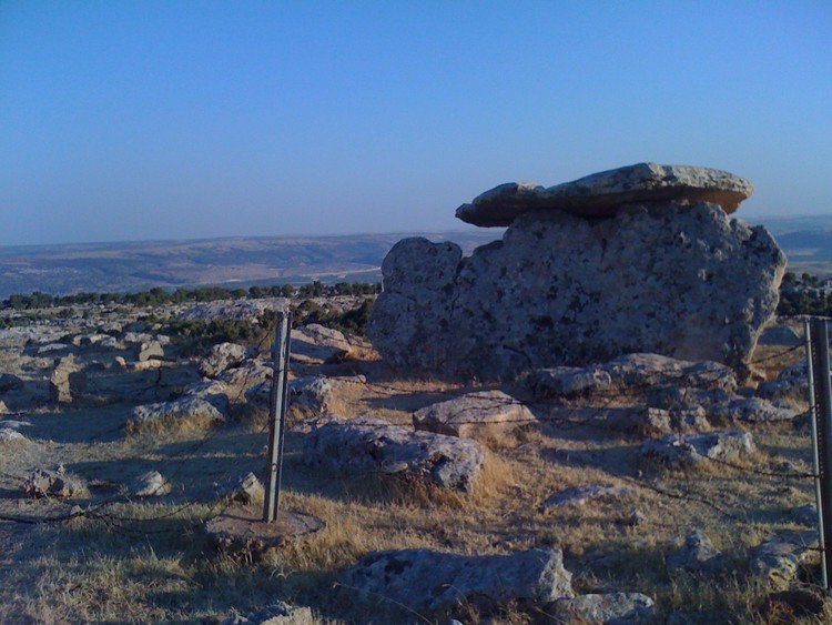Yavuzeli Dolmen | Megalithic Portal
