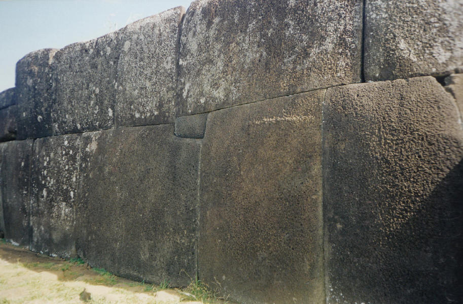 Ahu Vinapu Sculptured Stone : The Megalithic Portal and Megalith Map: