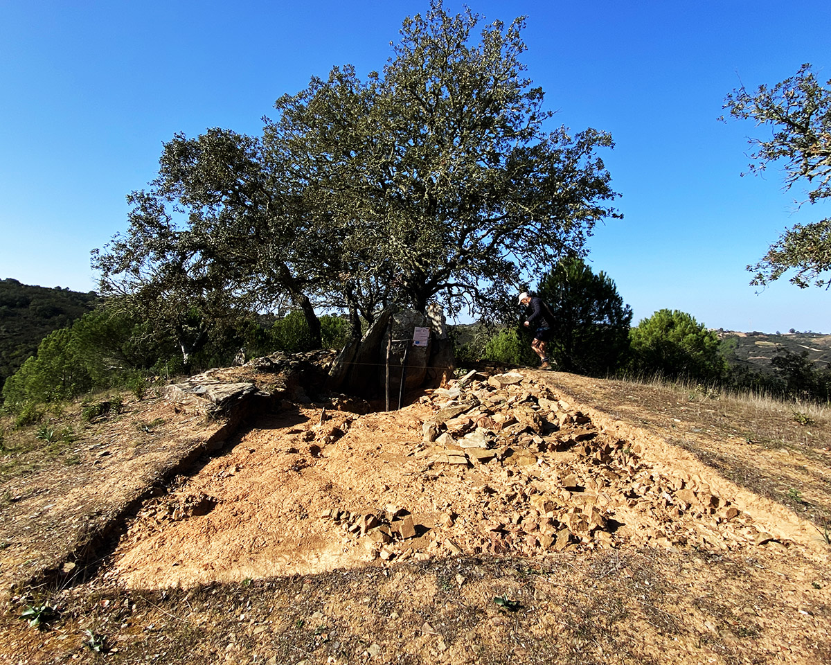 Pedra do Alagar Burial Chamber or Dolmen : The Megalithic Portal and ...