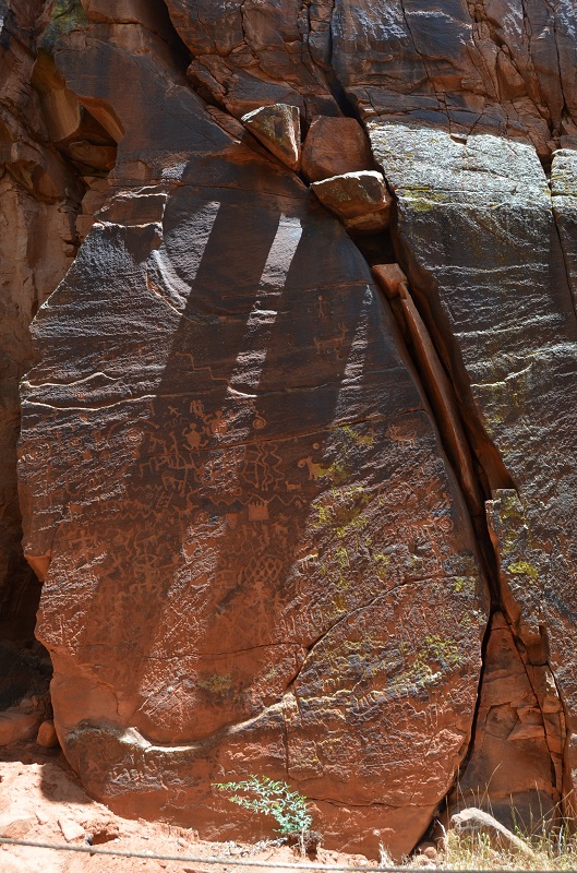 V/V [V Bar V, V-Bar-V] Rock Art : The Megalithic Portal and Megalith Map: