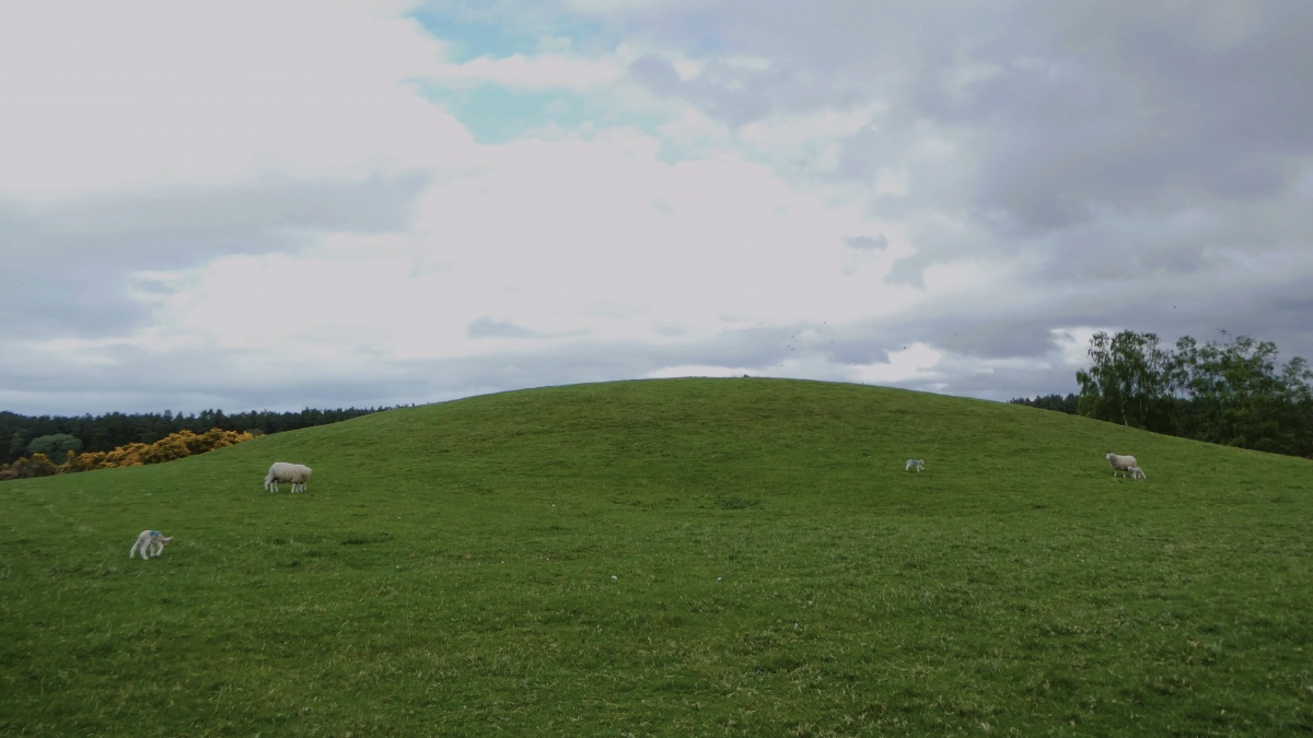 Macbeth's Hillock, Moray | Megalithic Portal
