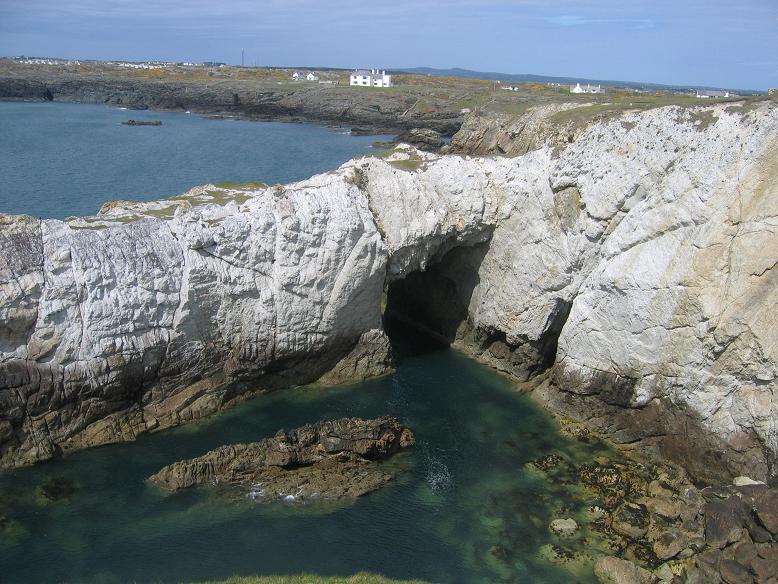 Bwa Gwyn, Anglesey (Sir Ynys Mon) | Megalithic Portal