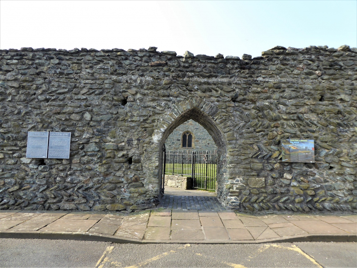 Caer Gybi Roman Fort, Anglesey (Sir Ynys Mon) | Megalithic Portal