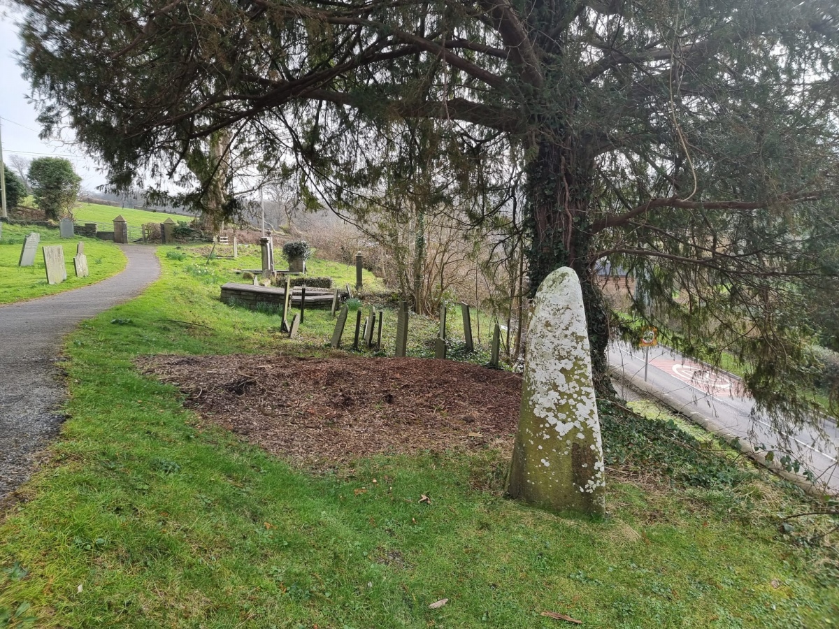 Cenarth Churchyard, Carmarthenshire (Sir Caerfyrddin) | Megalithic Portal