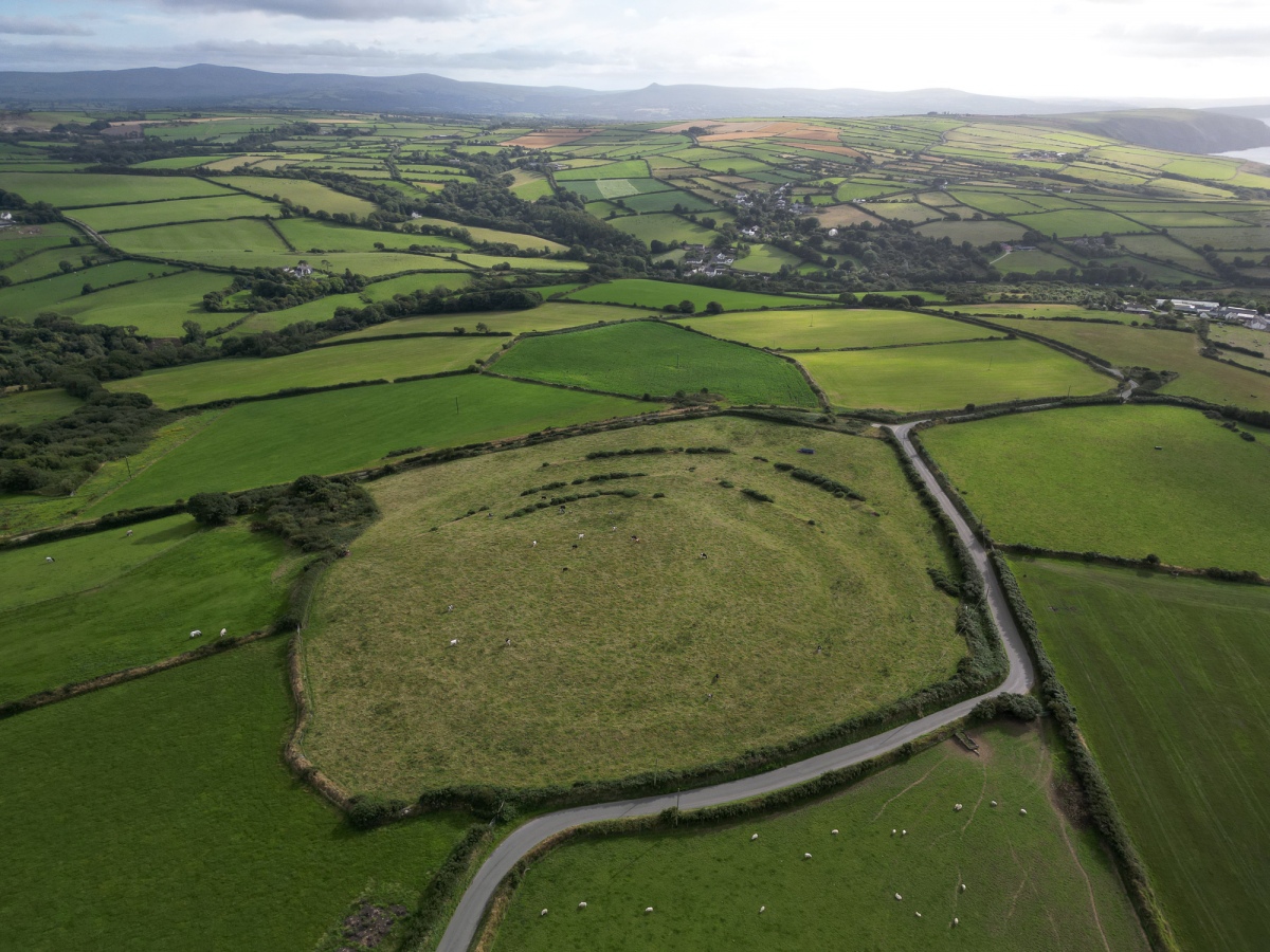 Caerau Gaer-2 [Trewidwal Fort] Hillfort : The Megalithic Portal and ...
